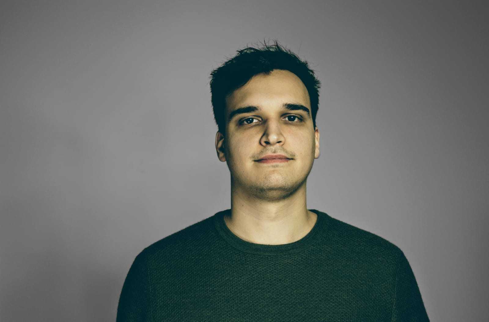 Not for money, not for love, not for nothing // No por dinero, no por ...